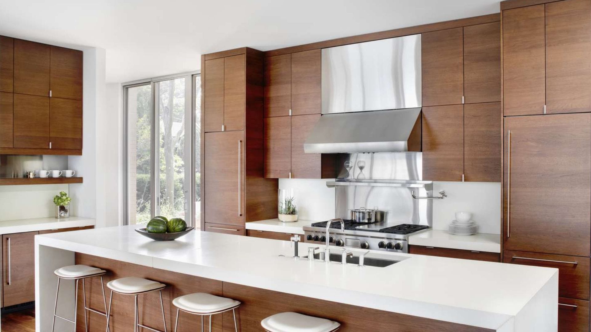 Open vs. Closed Kitchen Cabinets: Which is Better?